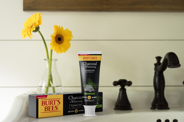 Burt s Bees Charcoal Whitening Fluoride Free Toothpaste Zen Peppermint 4.7 oz pkg MARTIN S